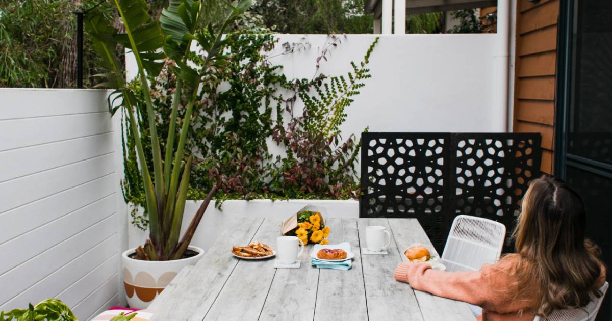 Fun decor ideas for back porches! | Story | REDESIGNI